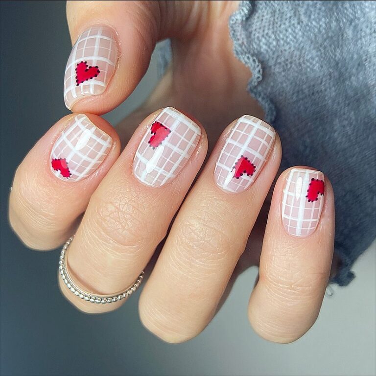 43 Best Short Nail Design Ideas That Are Sure To Make You Feel Fabulous