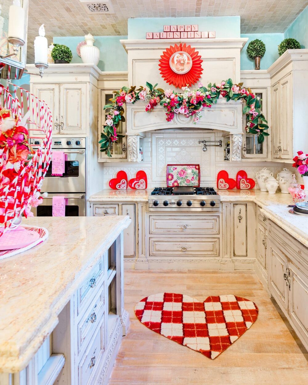 Valentines Day Home Decor: Decorations That'll Make You Fall Head Over ...