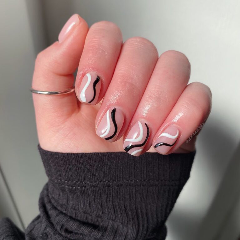 43 Best Short Nail Design Ideas That Are Sure To Make You Feel Fabulous