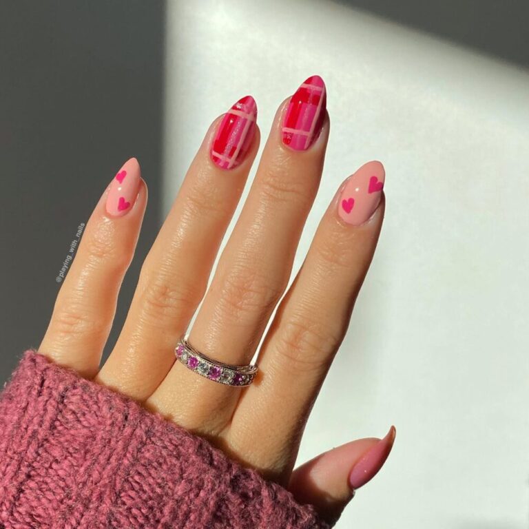 39 Heart Nails That Will Make Your Heart Throb