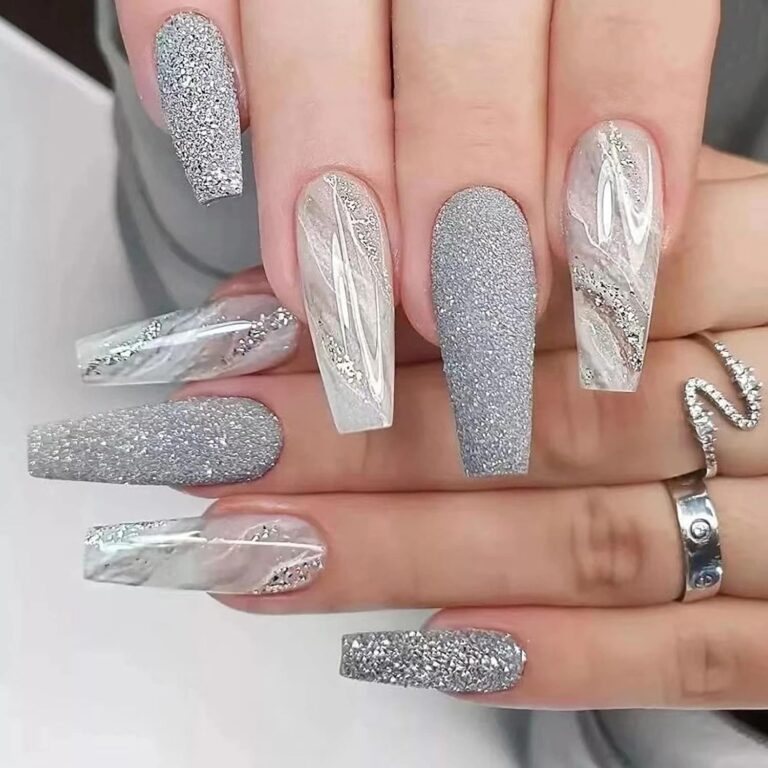 37 Winter Wonderland Nails That'll Make You Feel Frosty