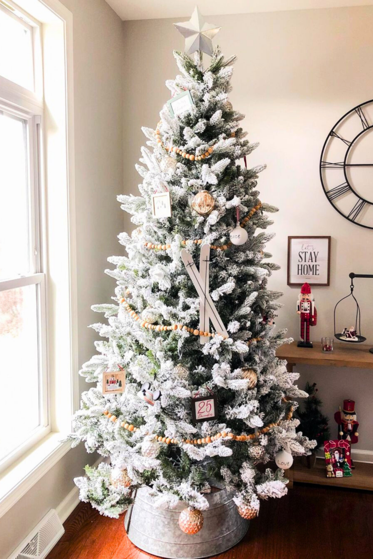 37 Farmhouse Christmas Tree Ideas That'll Put You In The Spirit