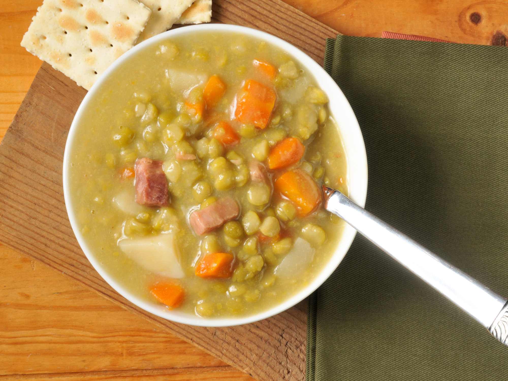 Slow Cooker Split Pea Soup with Ham: A Hearty Classic