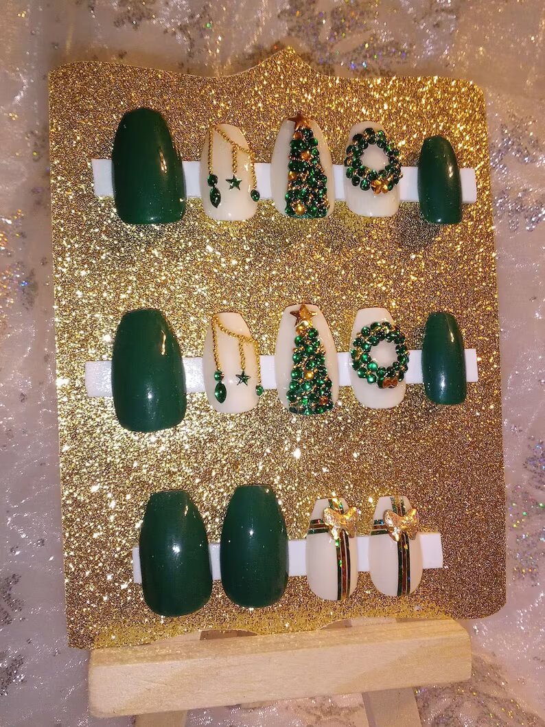 35 Dazzling Christmas Nails This Holiday Season