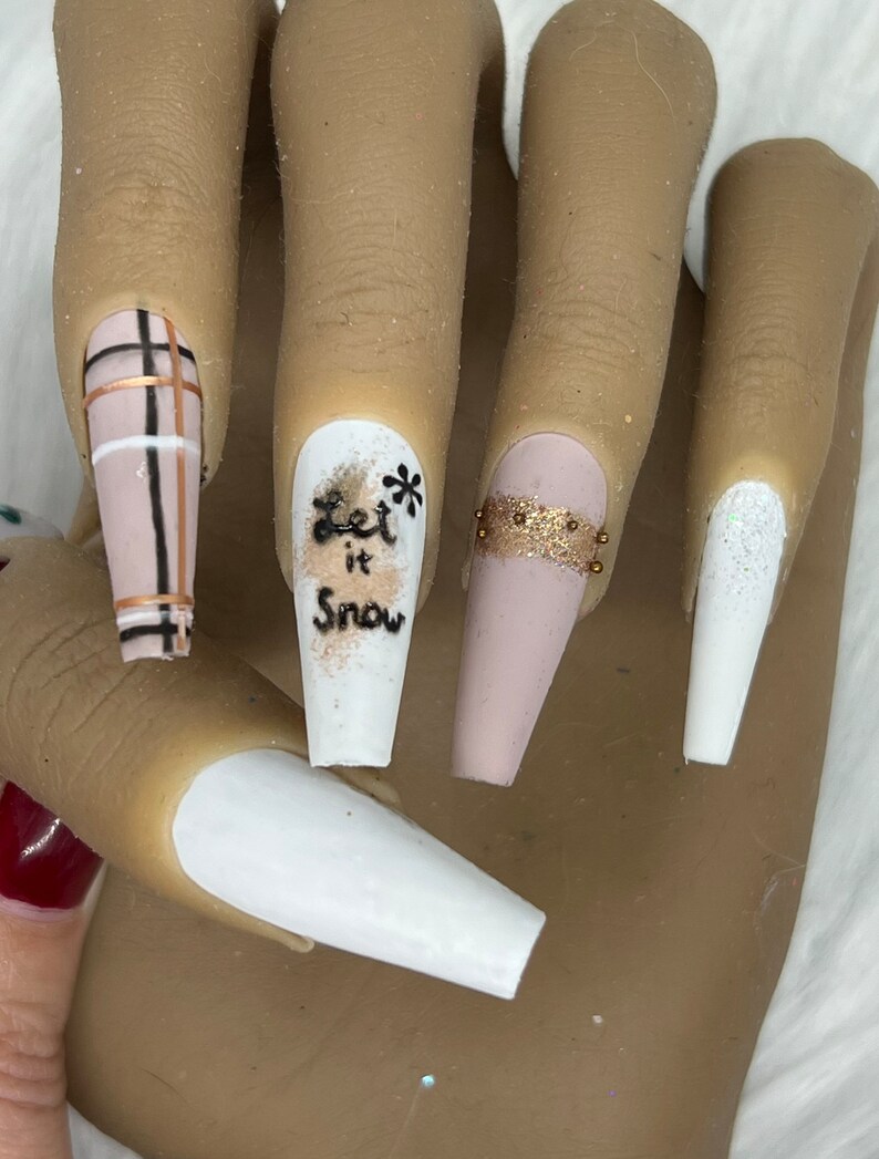 37 Sizzling Winter Nail Designs to Melt the Frost Away