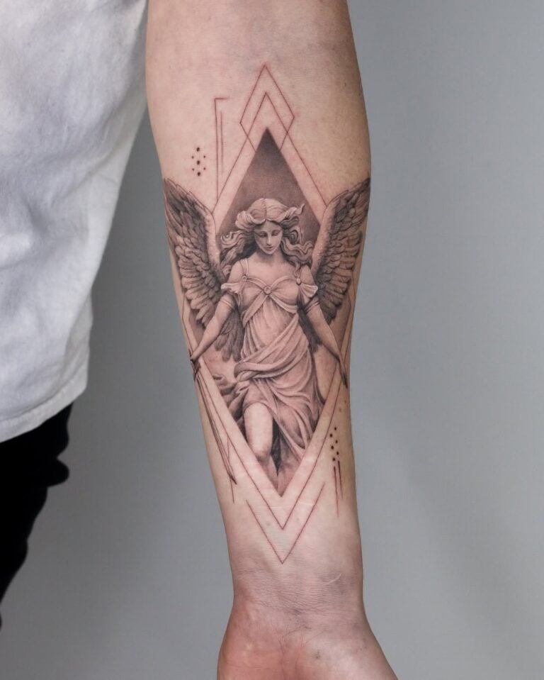 39 Forearm Tattoos: The Hottest Trends of the Year!