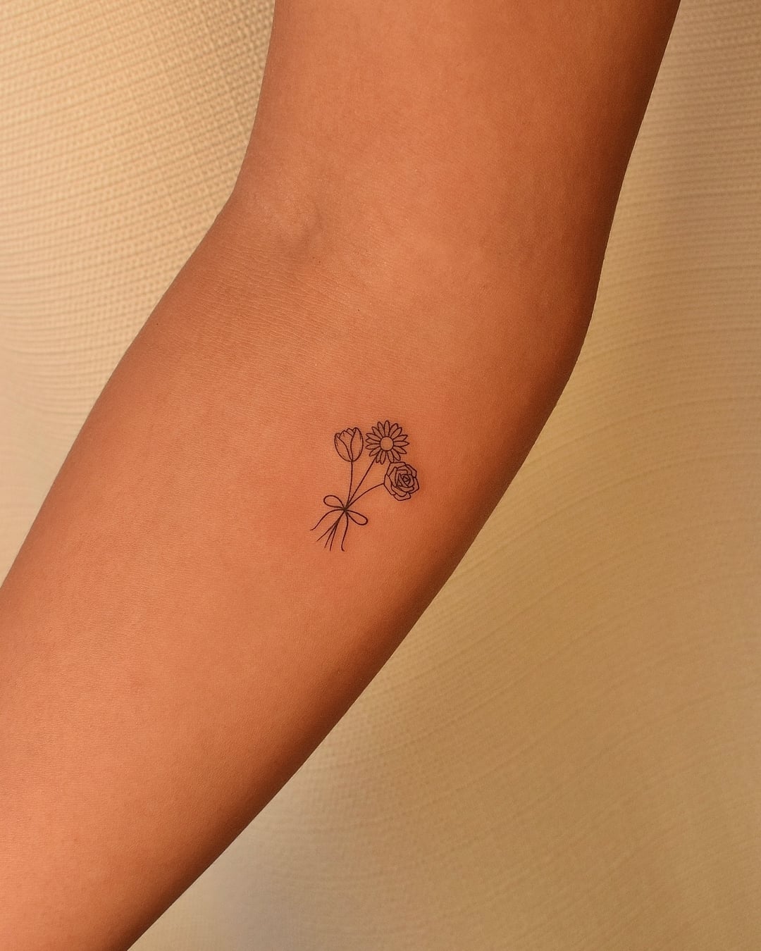 33 Small Tattoos That Are Trendy And Hot