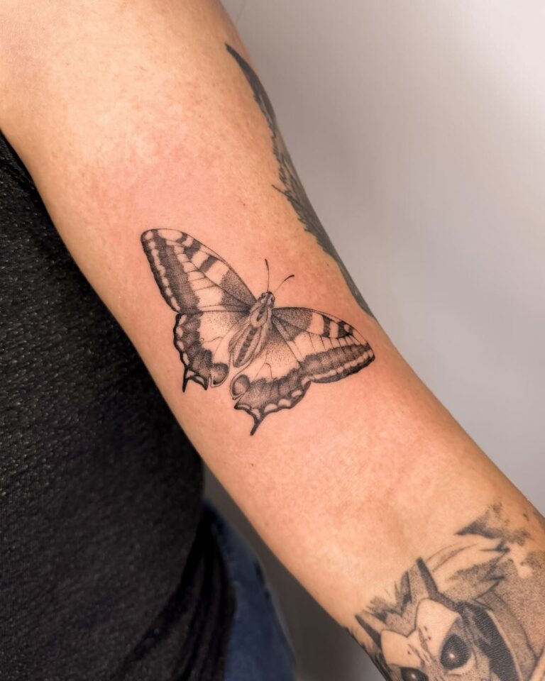 39 Forearm Tattoos: The Hottest Trends of the Year!