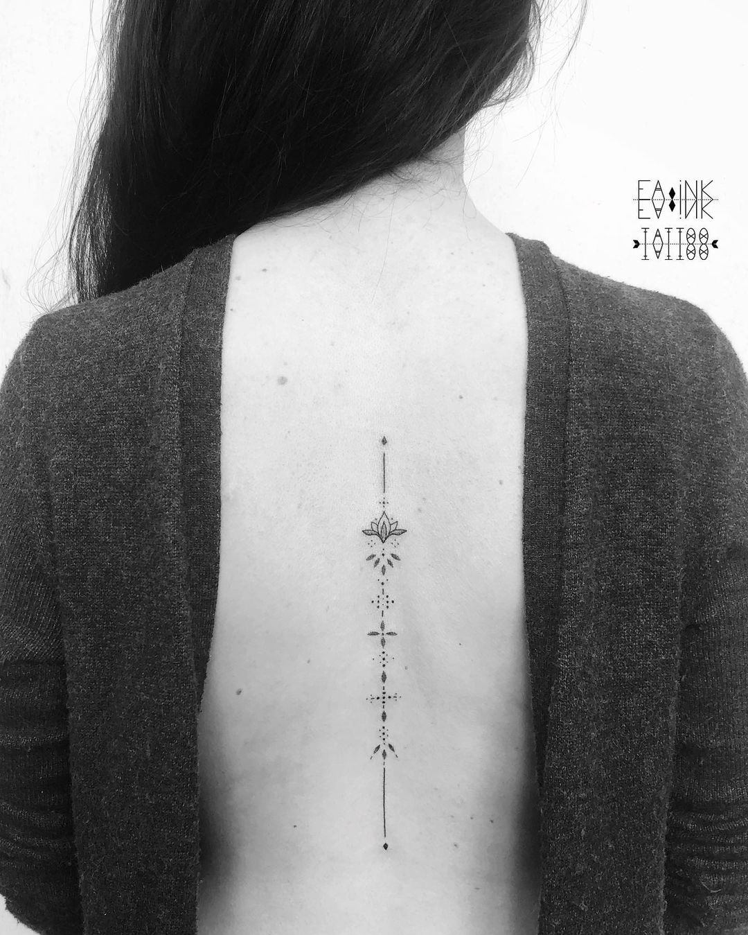 29 Stunning Spine Tattoo Ideas That Are Bold, Beautiful, and Meaningful ...