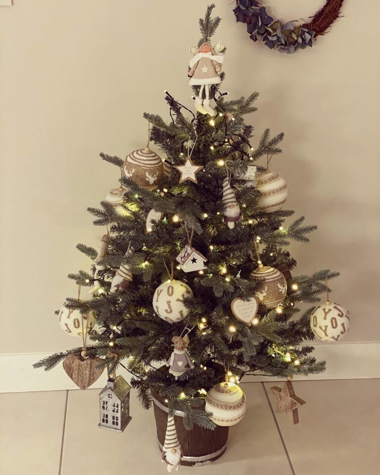 37 Christmas Tree Ideas For Small Apartments