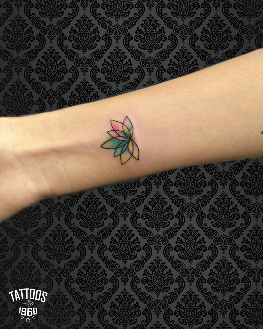 37 Tiny Wrist Tattoos: Small Designs with Big Meanings | Five Senses of ...
