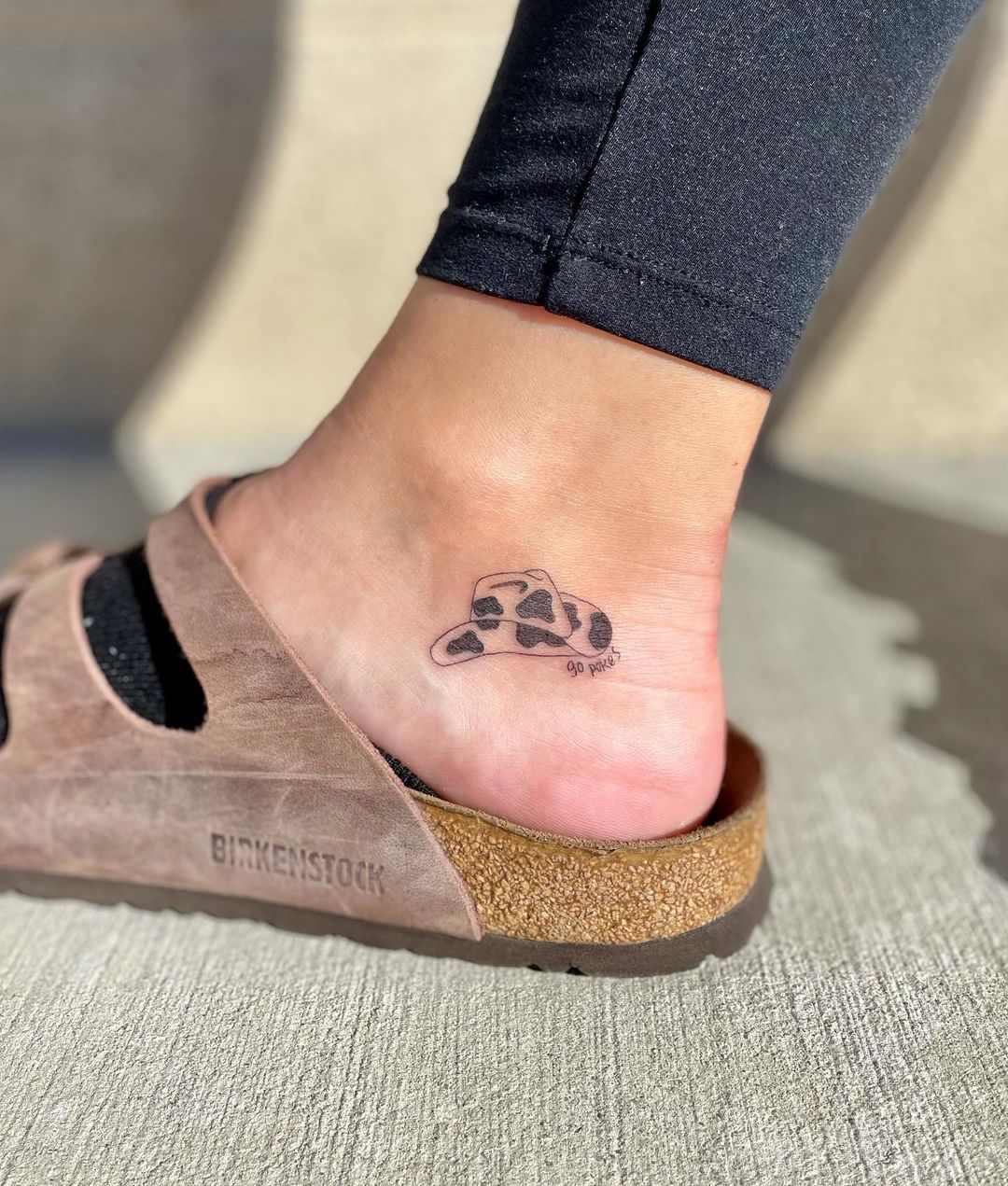 33 Small Tattoos That Are Trendy And Hot