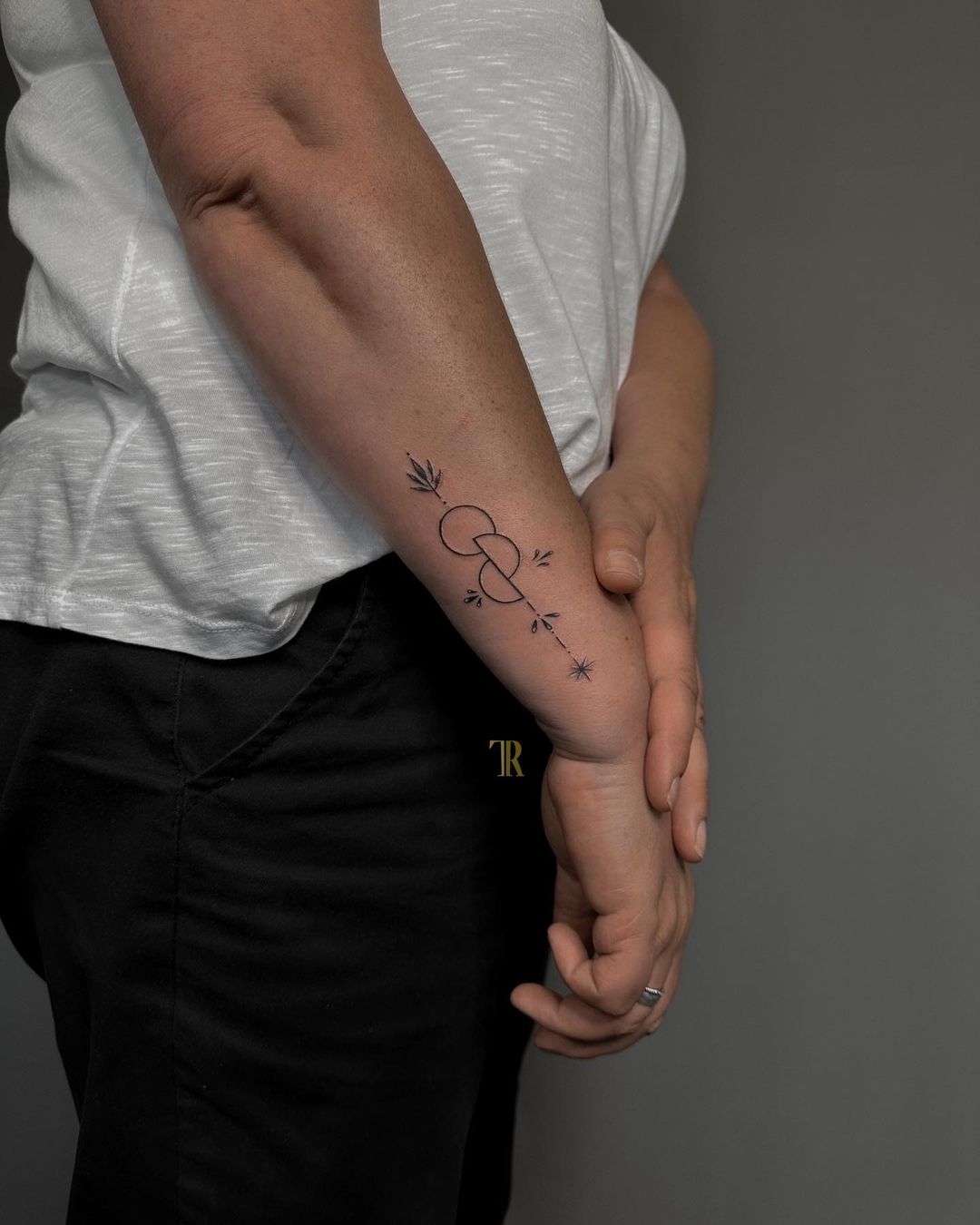 33 Small Tattoos That Are Trendy And Hot