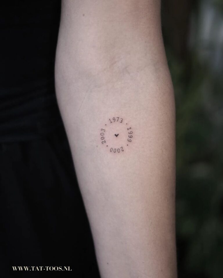 33 Small Tattoos That Are Trendy And Hot