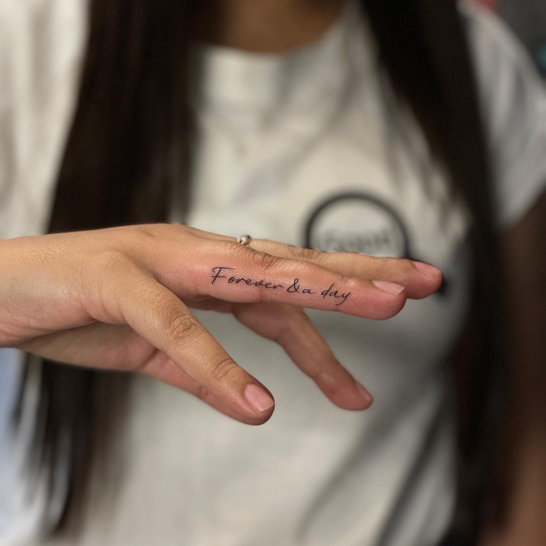 33 Small Tattoos That Are Trendy And Hot