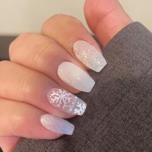 37 Winter Wonderland Nails That'll Make You Feel Frosty