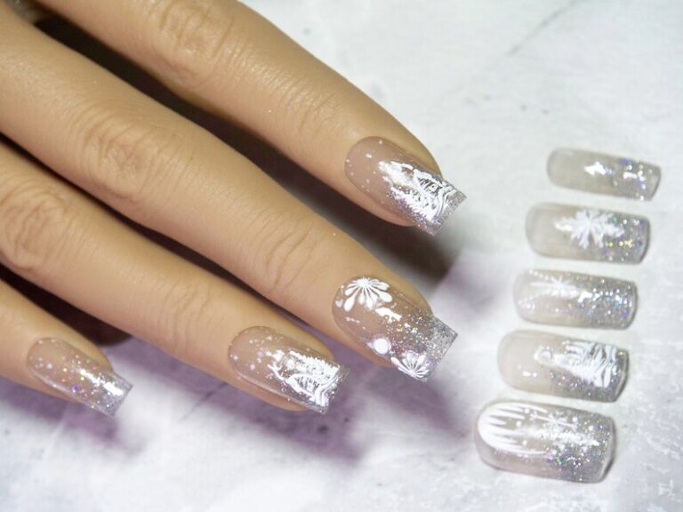 37 Winter Wonderland Nails That'll Make You Feel Frosty