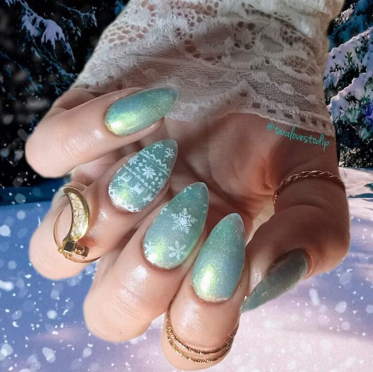 37 Winter Wonderland Nails That'll Make You Feel Frosty