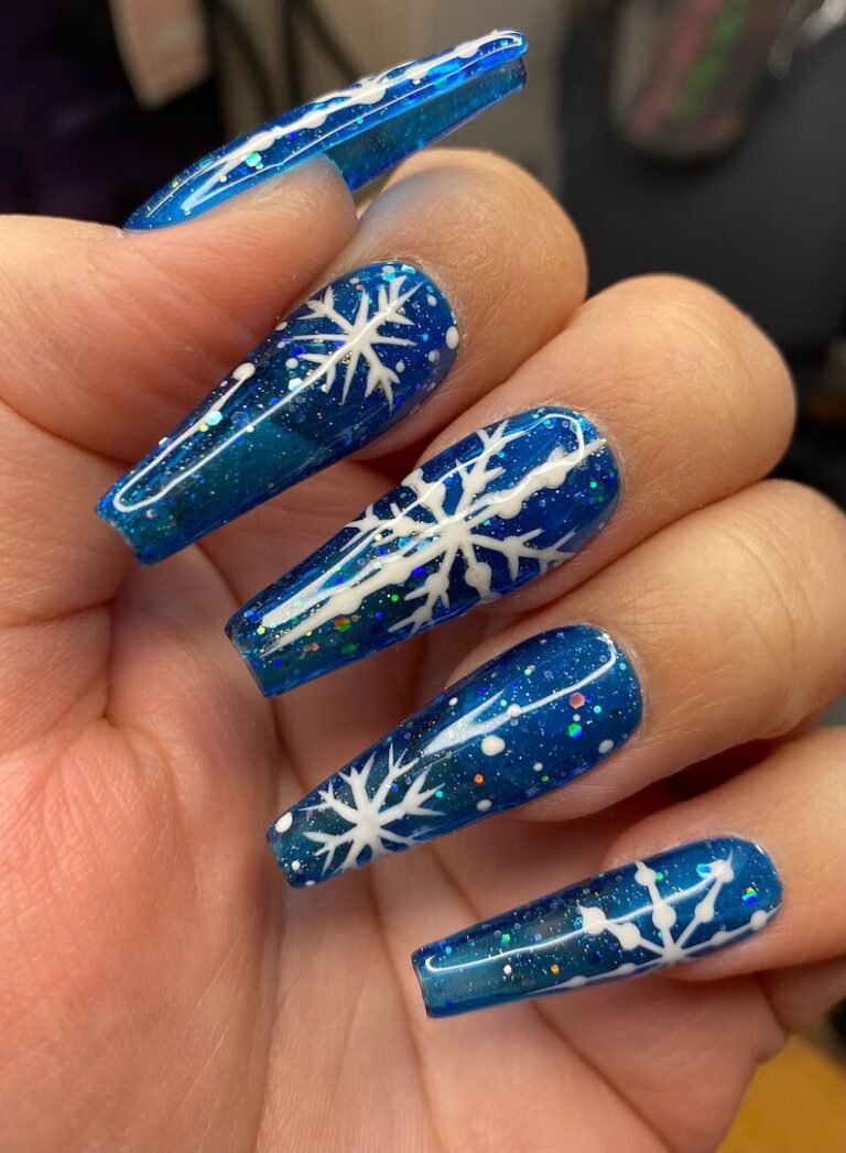 37 Winter Wonderland Nails That'll Make You Feel Frosty