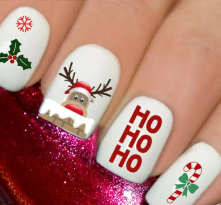 35 Dazzling Christmas Nails This Holiday Season